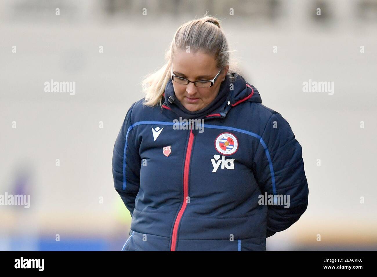 Readings for women hi-res stock photography and images - Alamy