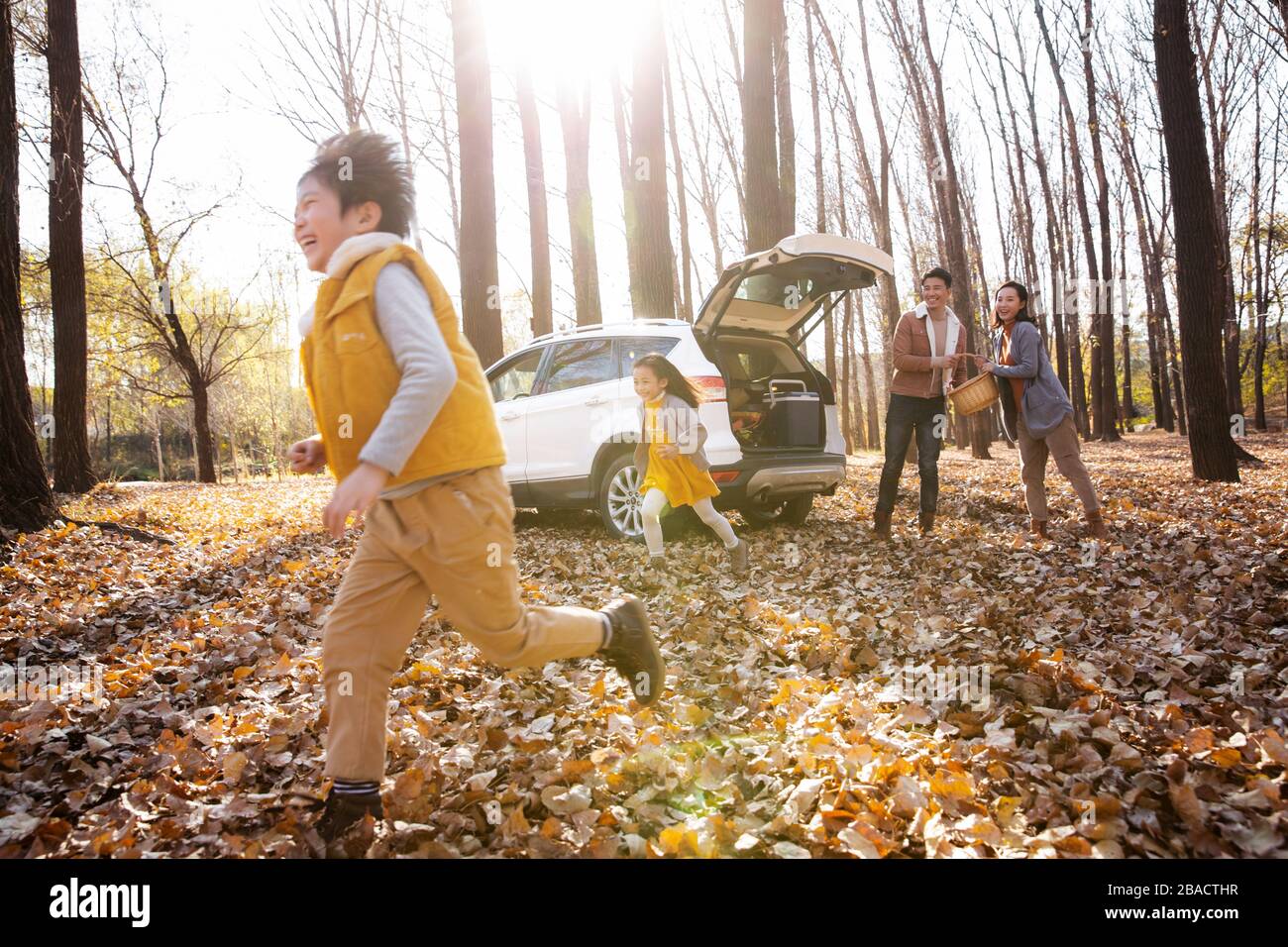 Family outing car hi-res stock photography and images - Alamy