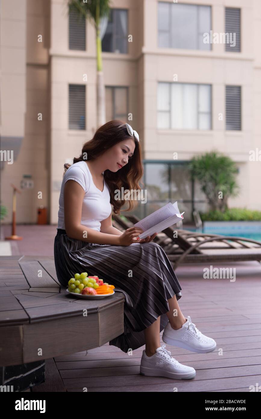 Reading pool hi-res stock photography and images - Alamy