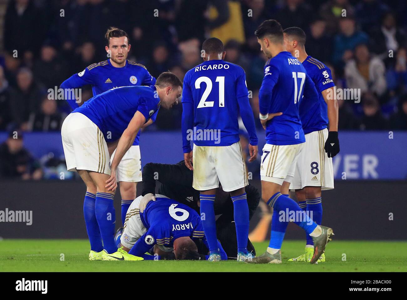 Leicester City's Jamie Vardy (centre) picks up an injury Stock Photo ...