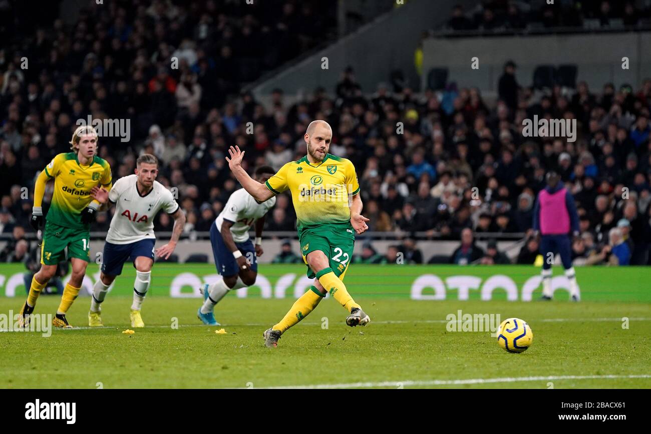 Pukki goal hi-res stock photography and images - Alamy