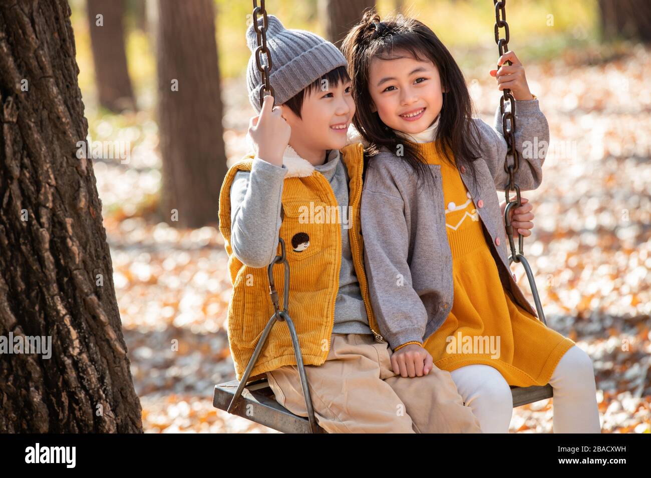 Girls and boys together hi-res stock photography and images - Alamy