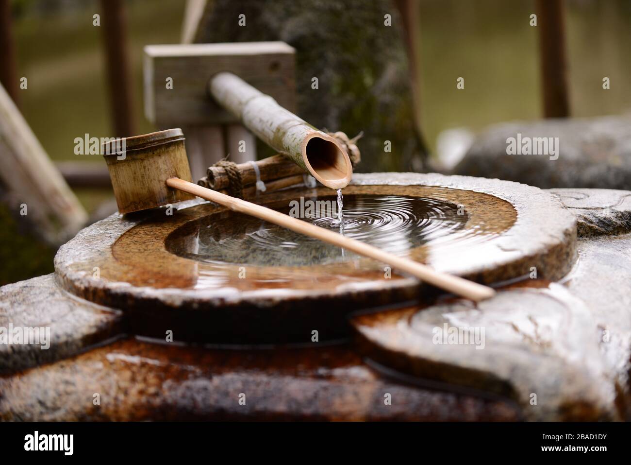 Japanese shrine customs hi-res stock photography and images - Alamy