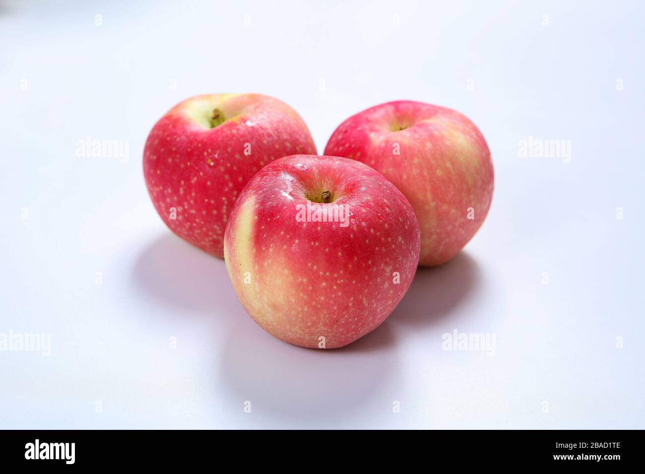 Three red apples Stock Photo - Alamy
