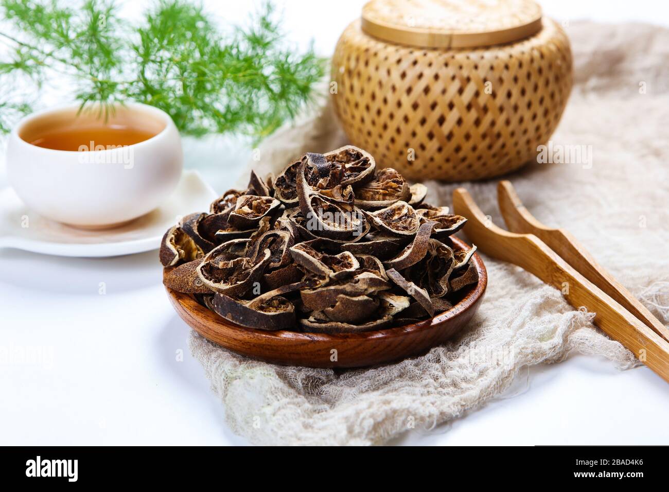 Chinese herbal medicine green husk Stock Photo - Alamy