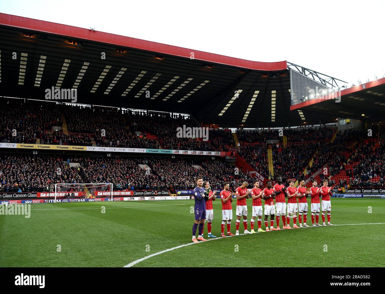 Charlton athletic players during hi-res stock photography and images ...