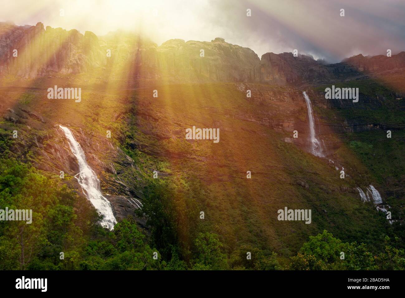 Rising sun rays hi-res stock photography and images - Alamy