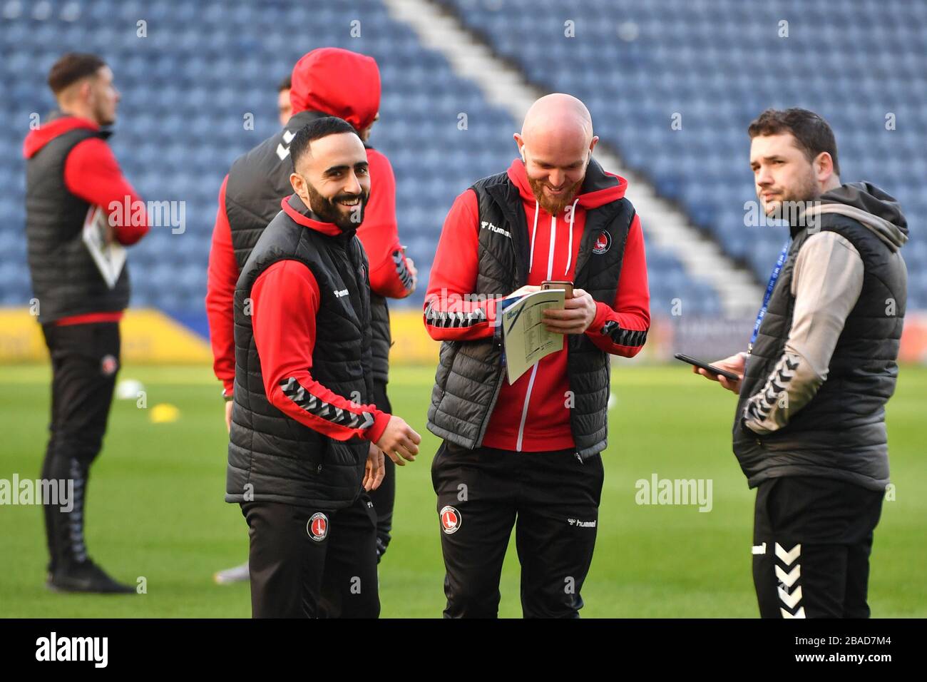 Kick off football pitch hi-res stock photography and images - Alamy