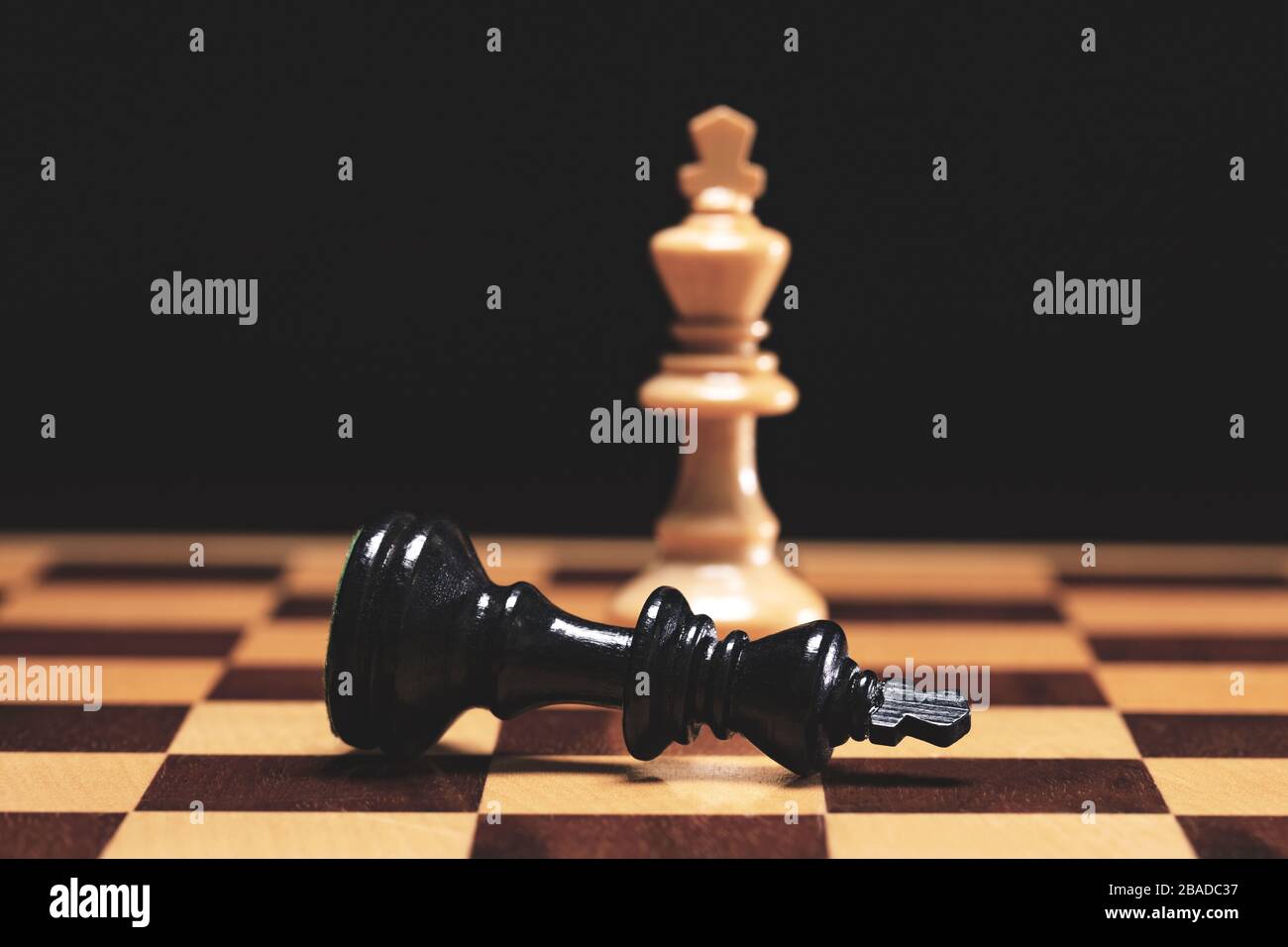 Schachbrett schachmatt hi-res stock photography and images - Alamy