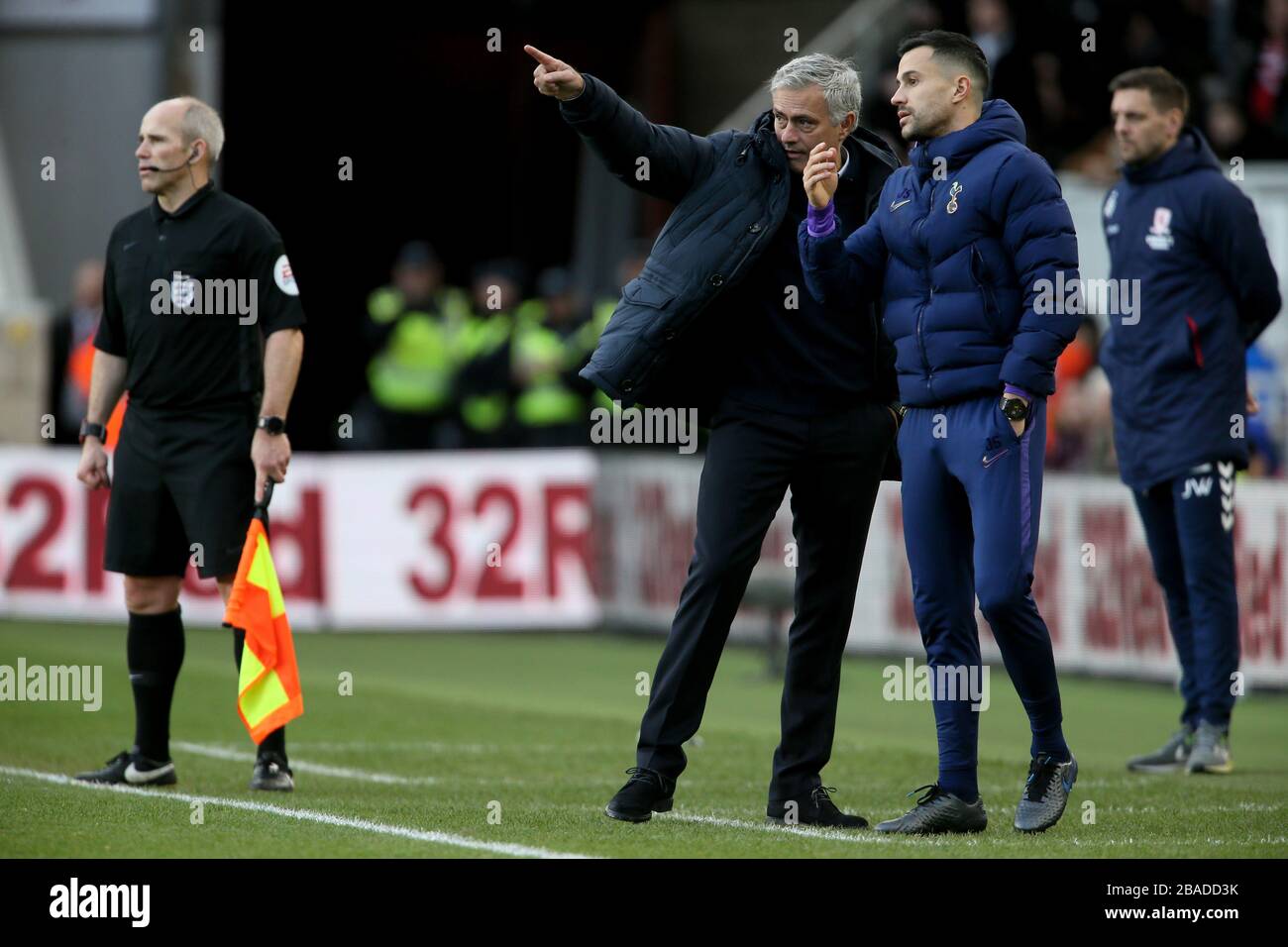 Tottenham Hotspur manager Jose Mourinho speaks to his first team staff ...