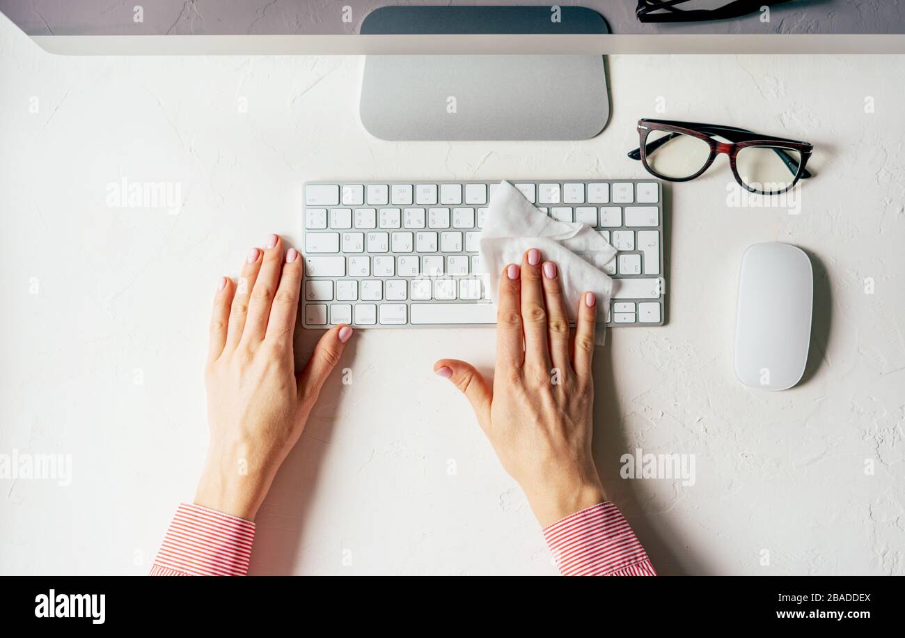 Hand above the keyboard hi-res stock photography and images - Alamy