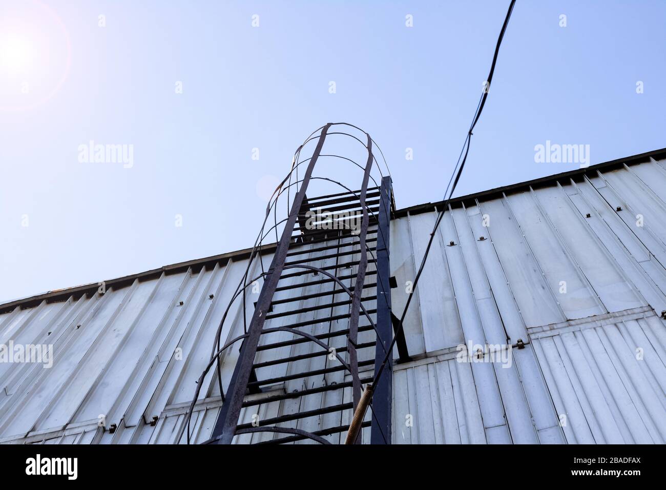 Fire escape on tall building hi-res stock photography and images - Alamy