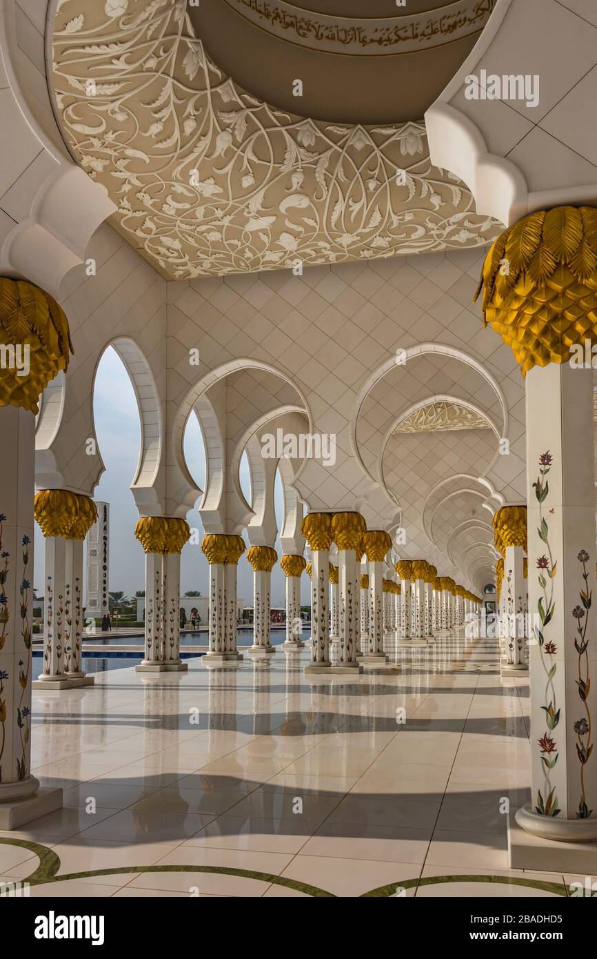 The arcades of the Sheikh Zayed Grand Mosque flanked by thousands of ...