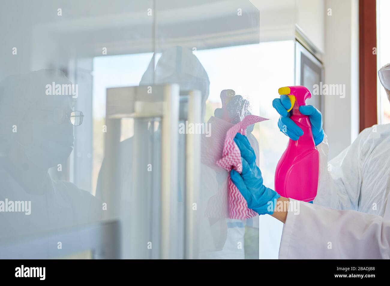 Intensive care unit cleaning hi-res stock photography and images - Alamy