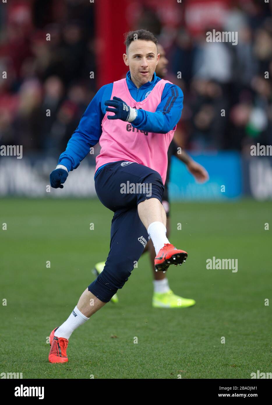 Queens Park Rangers' Marc Pugh warming up Stock Photo - Alamy
