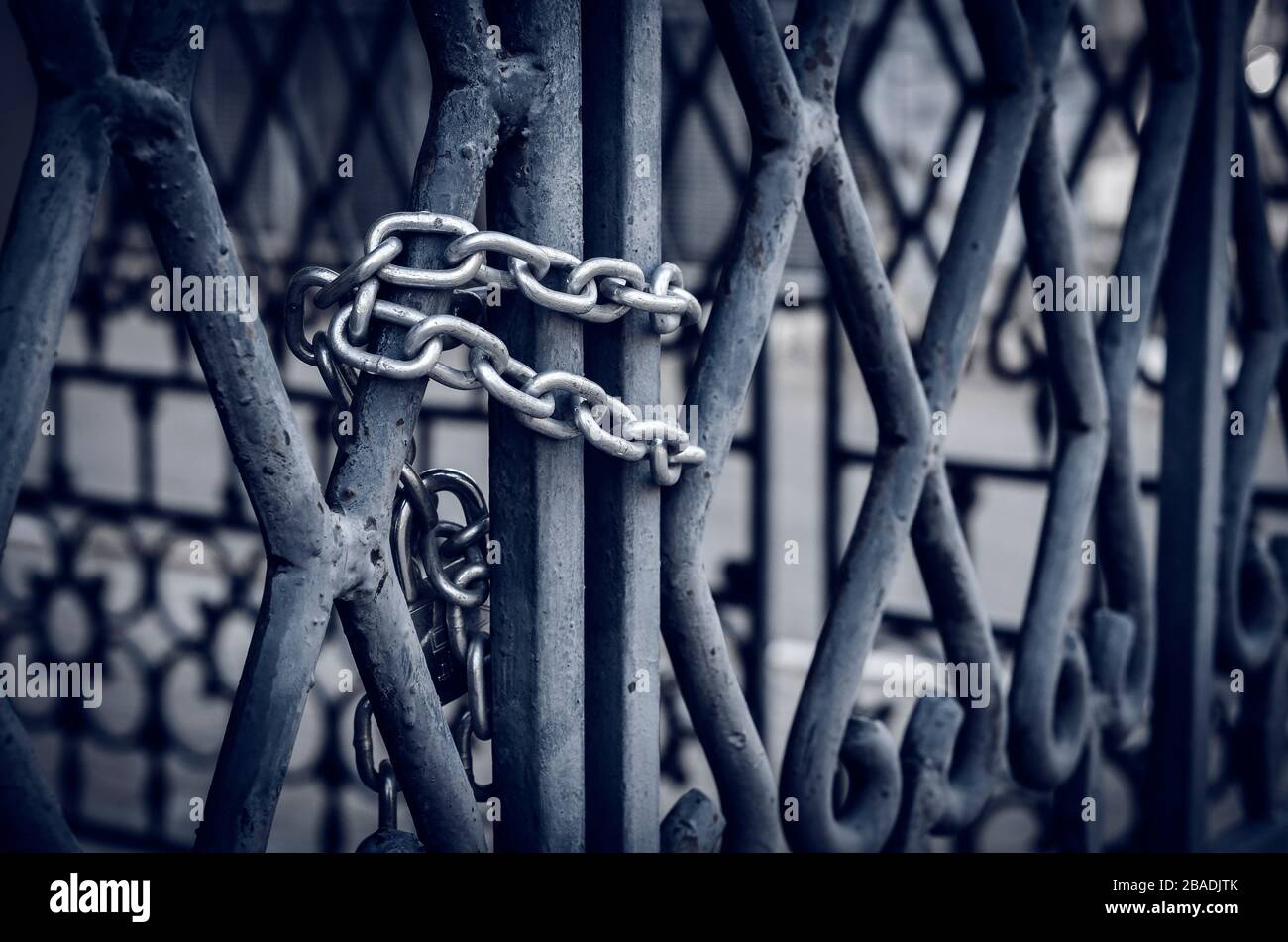 Massive gates hi-res stock photography and images - Alamy