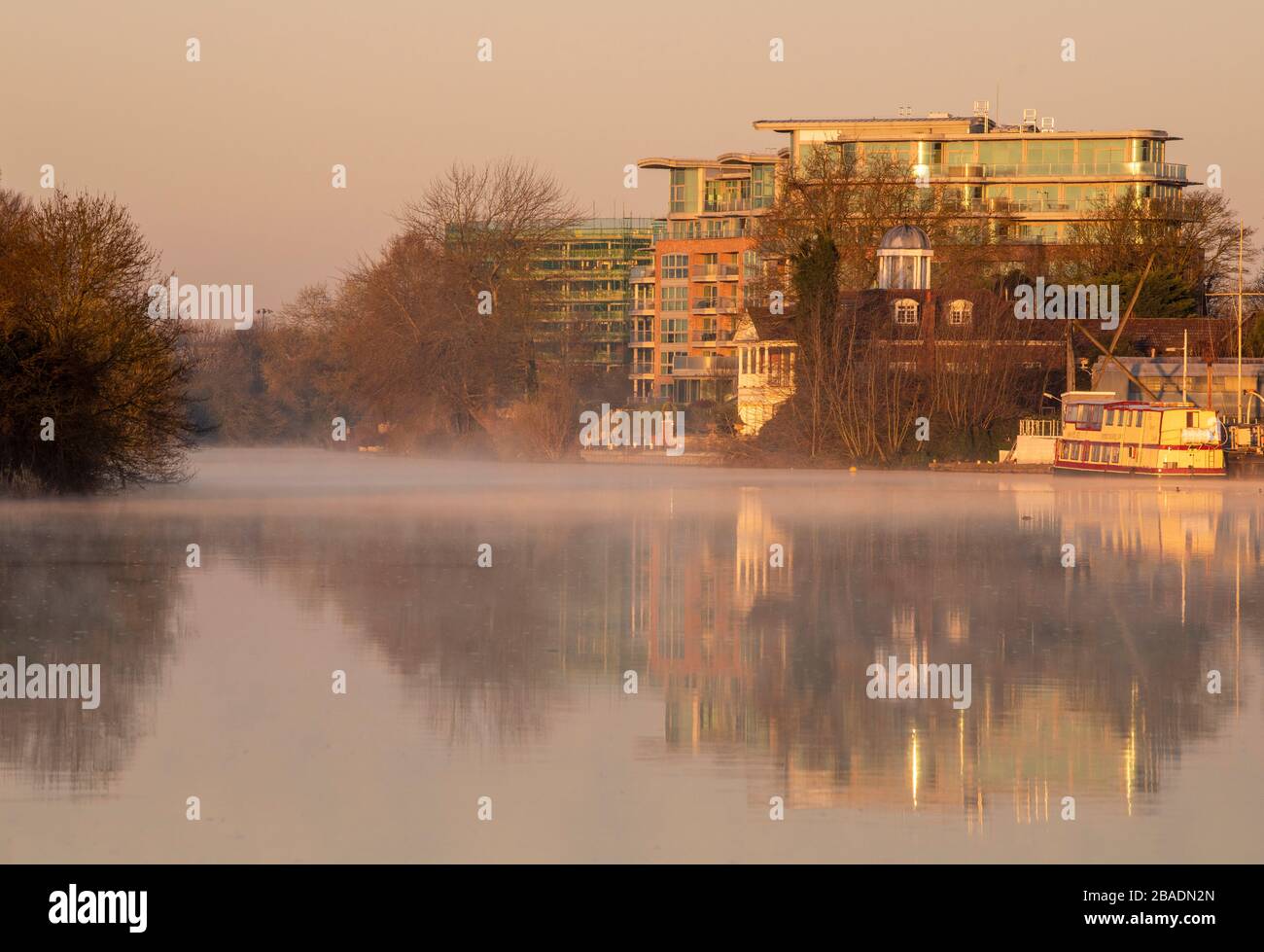 Sunrise on the River Trent at Colwick Park in Nottingham ...