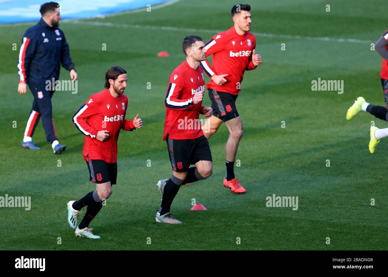 Sam vokes warm up hi-res stock photography and images - Alamy
