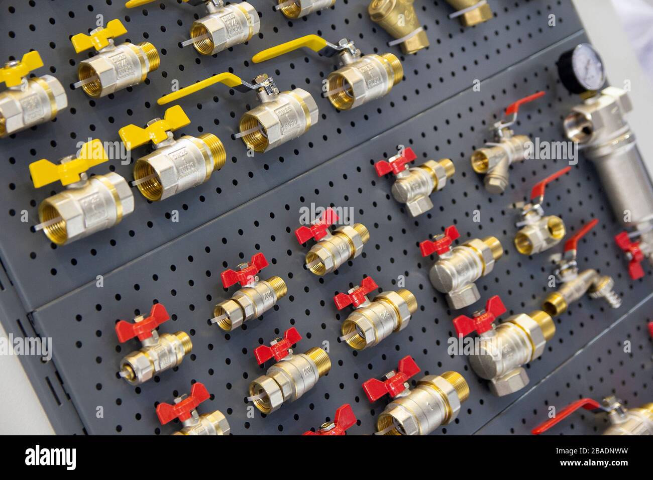 Ball valves hi-res stock photography and images - Alamy