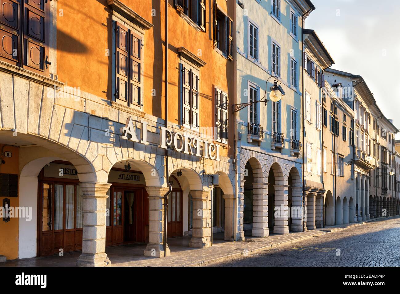 Old italian street hi-res stock photography and images - Alamy