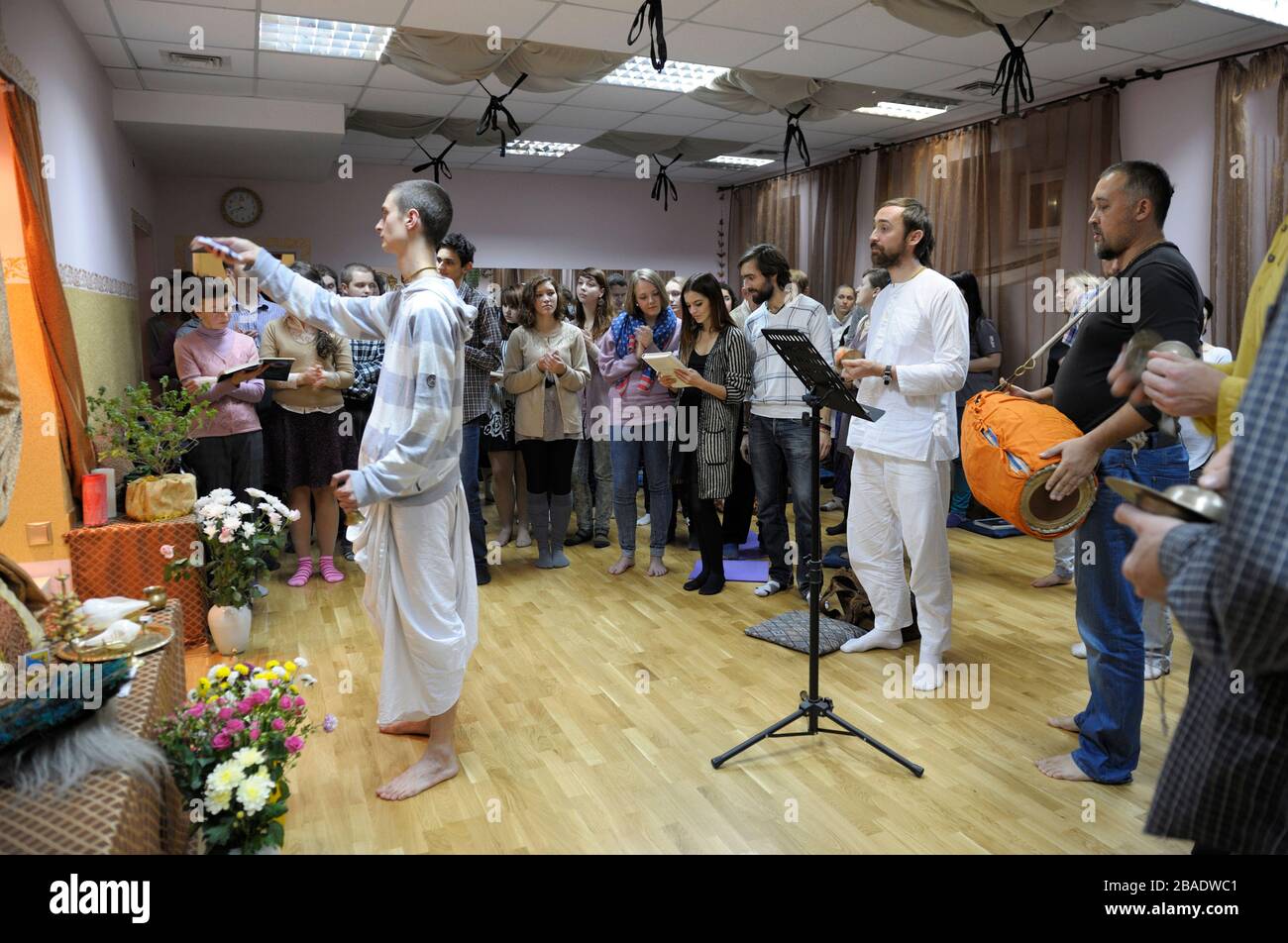 Krishna guru preaching in a temple for parishioners Stock Photo - Alamy