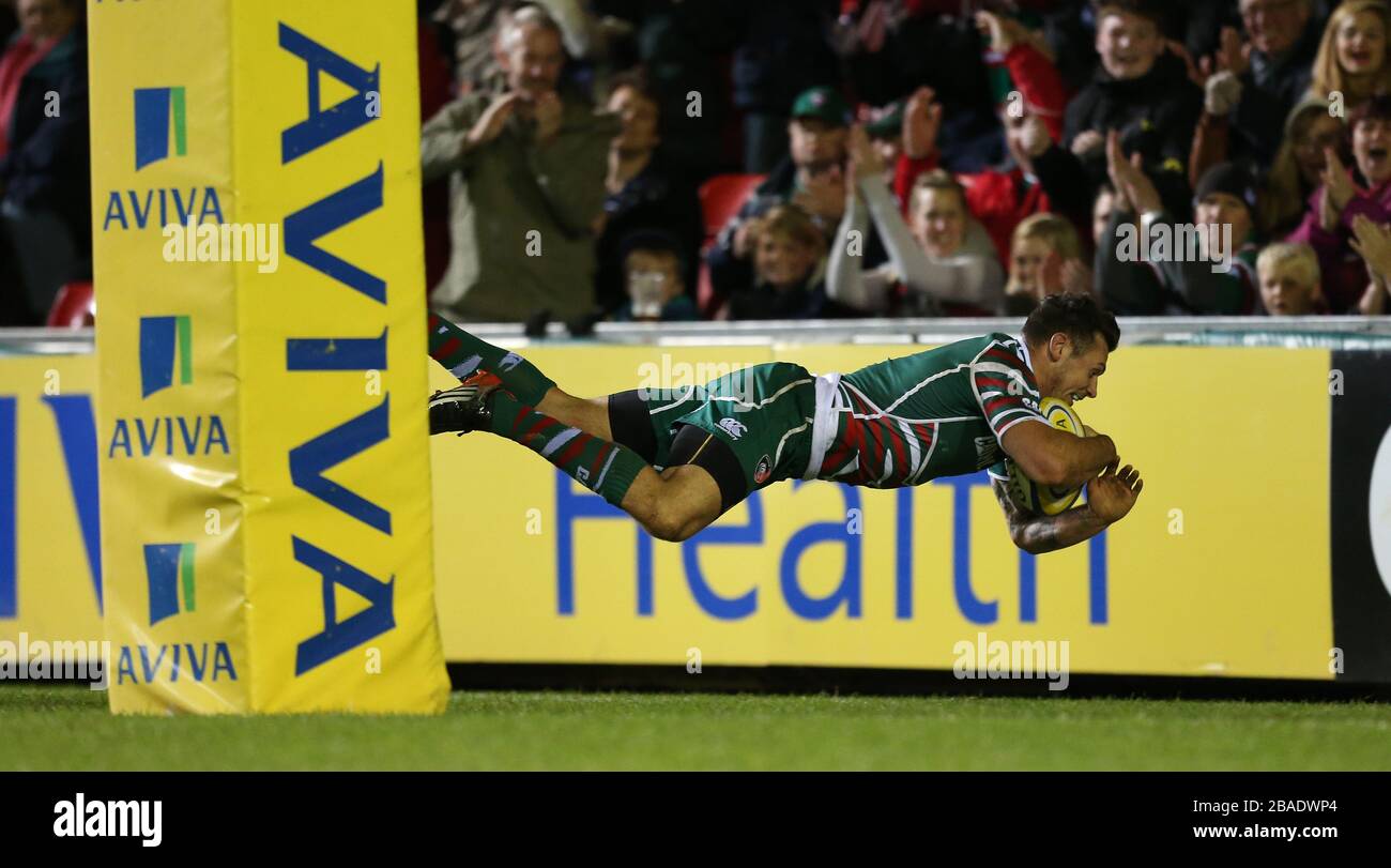 Leicester Tigers' Adam Thompstone dives over for a try Stock Photo - Alamy