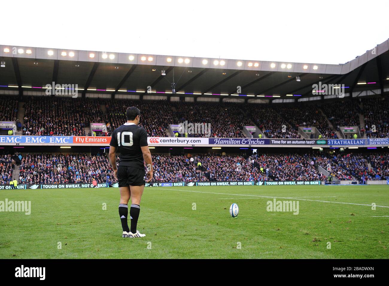 New Zealand's Dan Carter lines up a conversion Stock Photo - Alamy