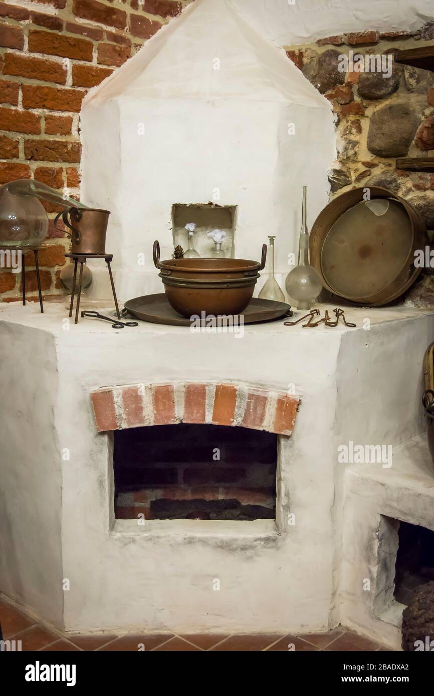 Retort flask hi-res stock photography and images - Alamy