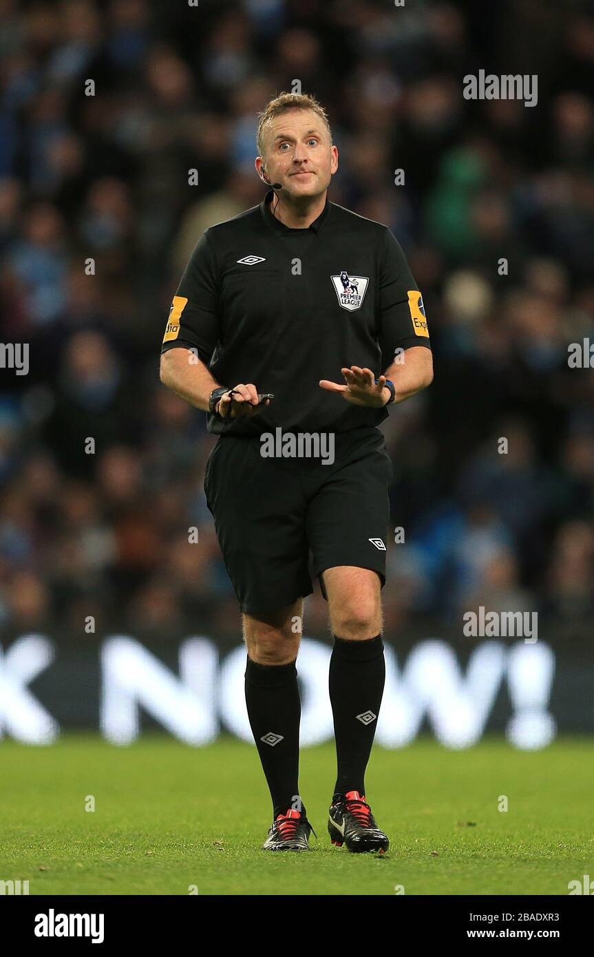 Jon Moss, match referee Stock Photo - Alamy