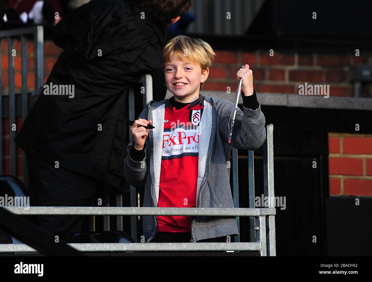 A young fulham fan in the stands hi-res stock photography and images ...