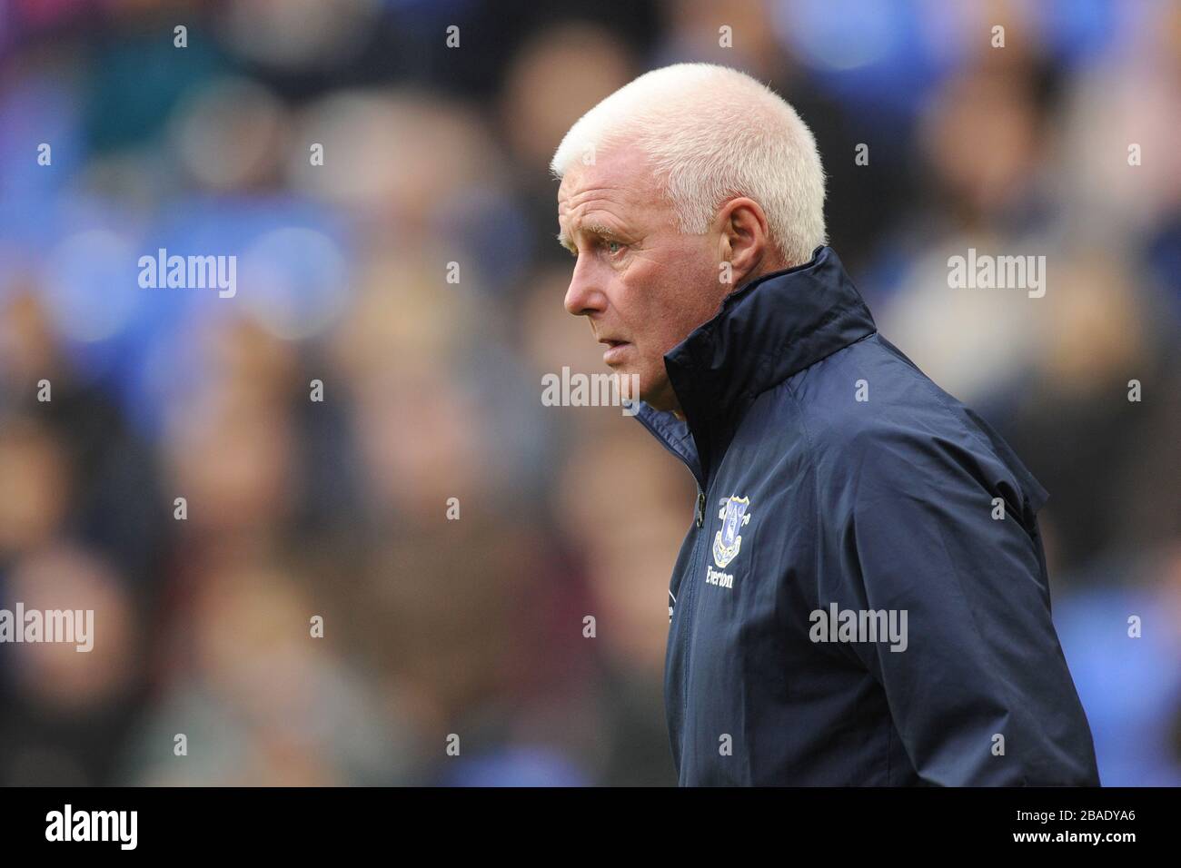 Uk football team with coach hi-res stock photography and images - Alamy
