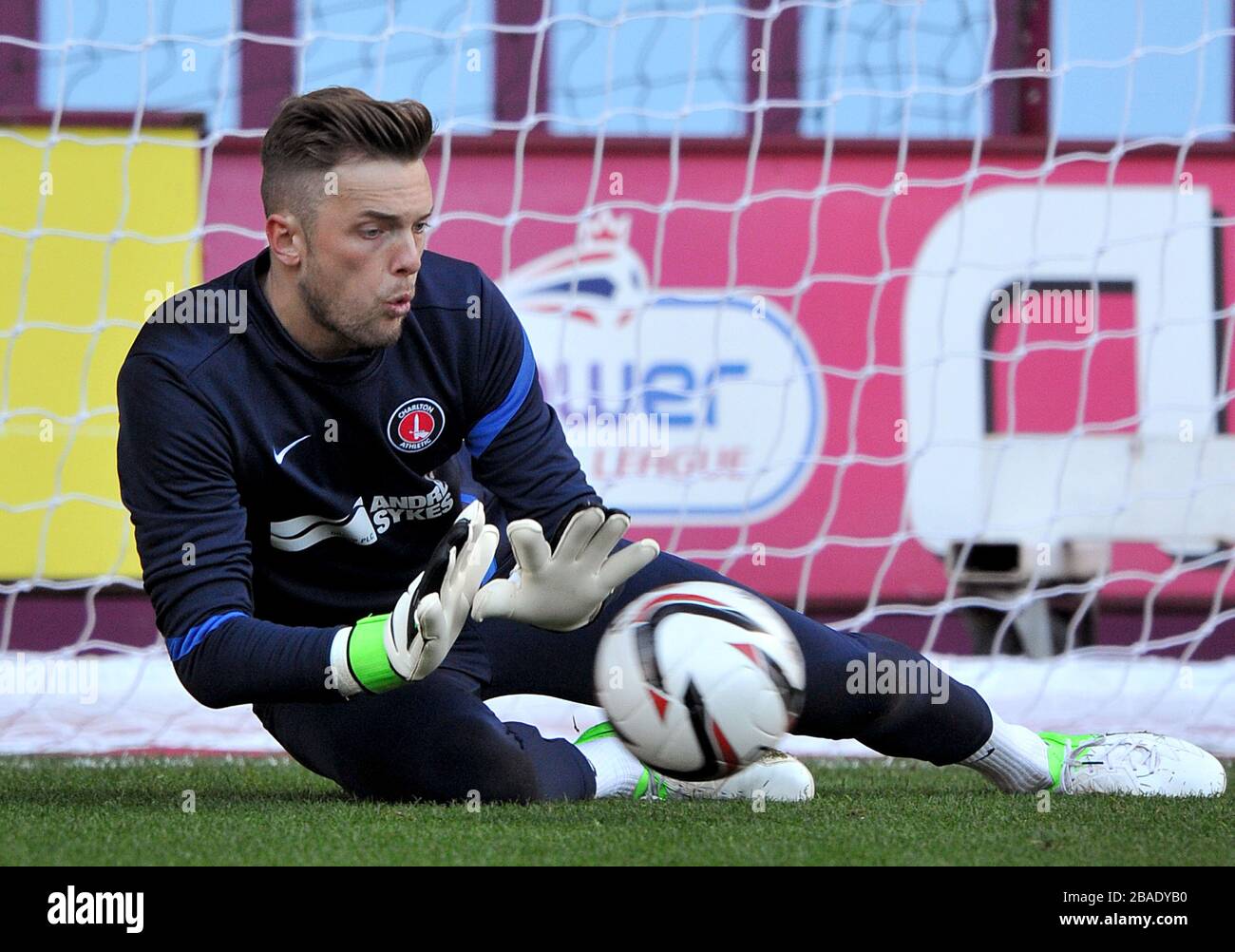 Charlton athletic goalkeeper ben hamer hi-res stock photography and ...