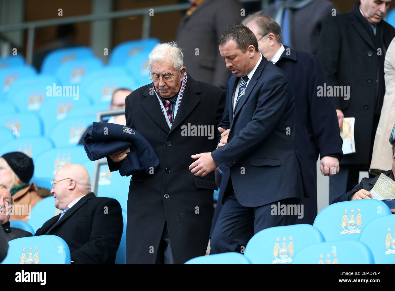 Aston Villa Life President Doug Ellis in the stands Stock Photo - Alamy
