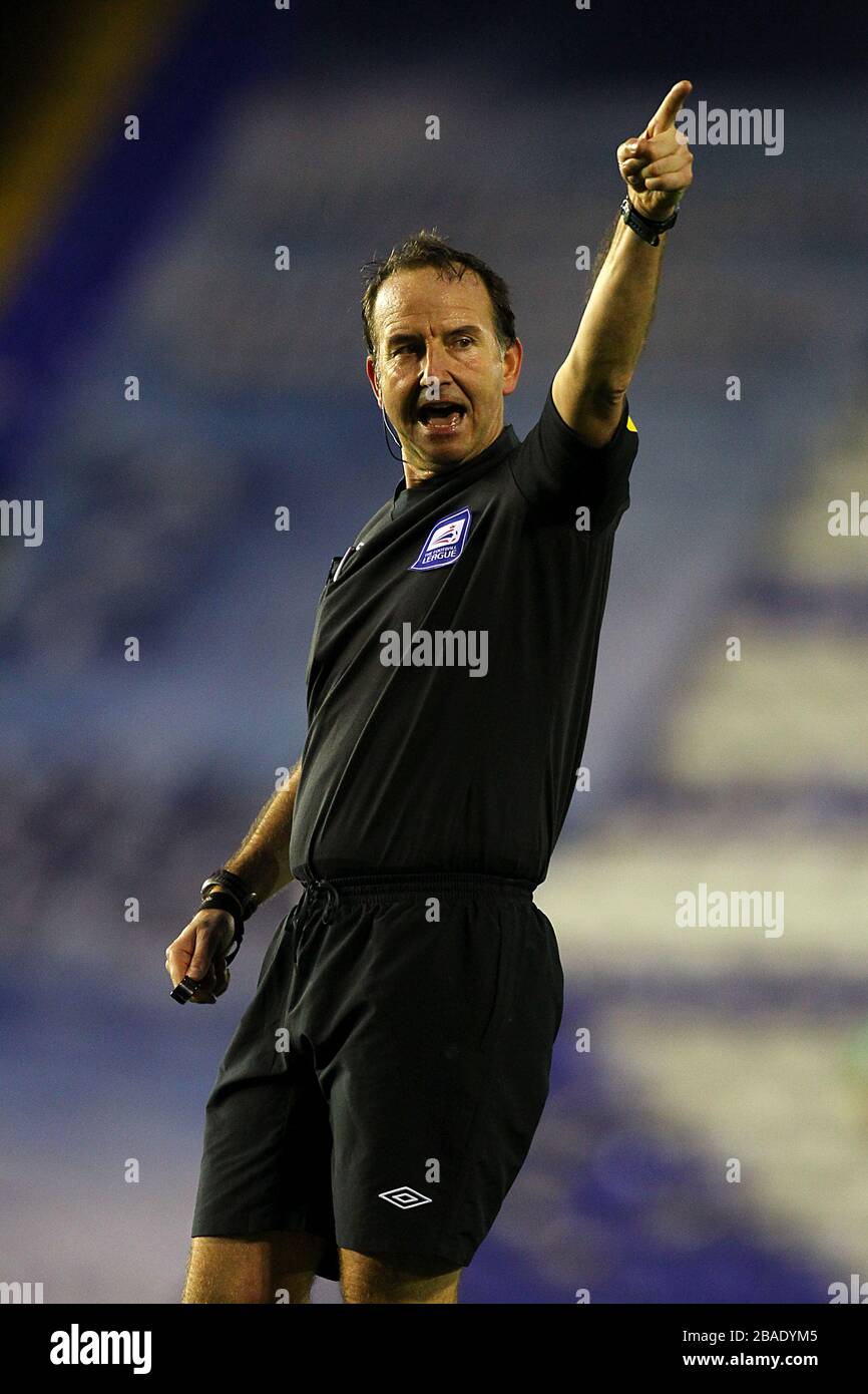 Referee mick russell hi-res stock photography and images - Alamy