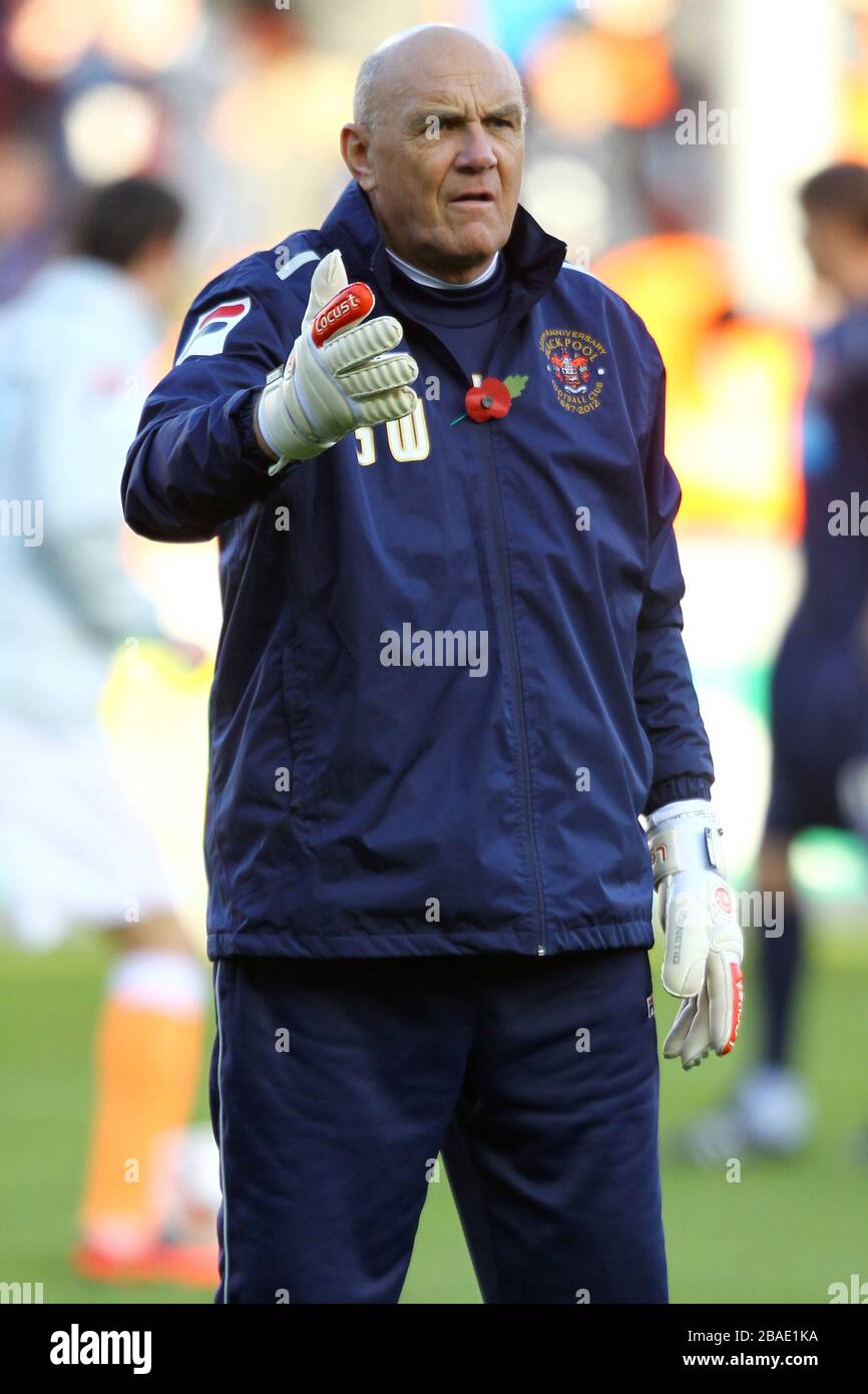 Goalkeeper coach hi-res stock photography and images - Alamy