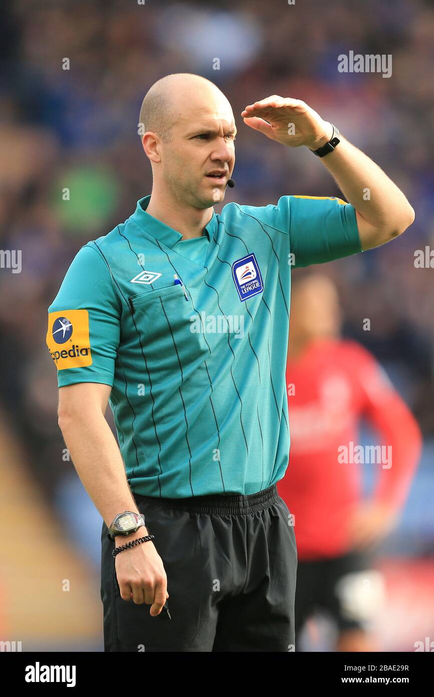 Referee match anthony taylor hi-res stock photography and images - Alamy