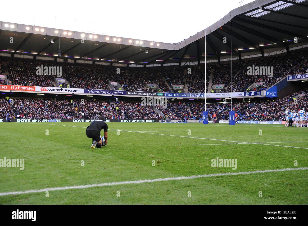 New Zealand's Dan Carter lines up a conversion Stock Photo - Alamy
