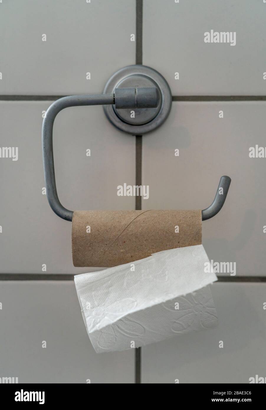 Last sheet of toilet paper on a toilet paper roll Stock Photo - Alamy