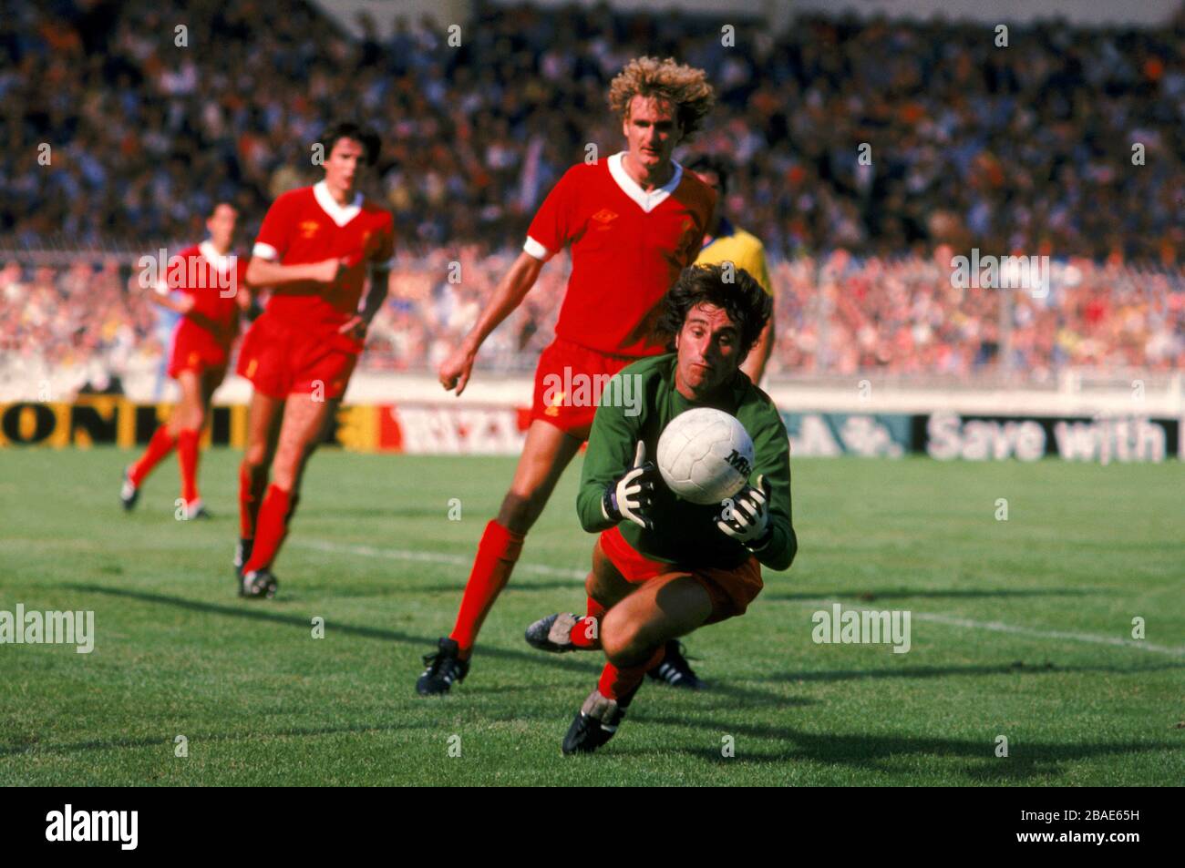 Goalkeeper ray clemence hi-res stock photography and images - Alamy