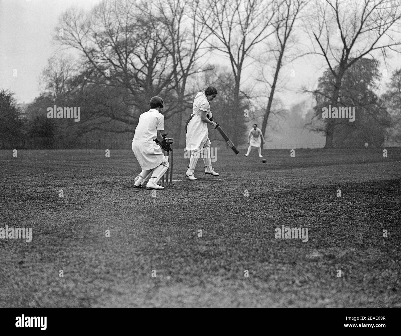 Vintage cricket hi-res stock photography and images - Alamy