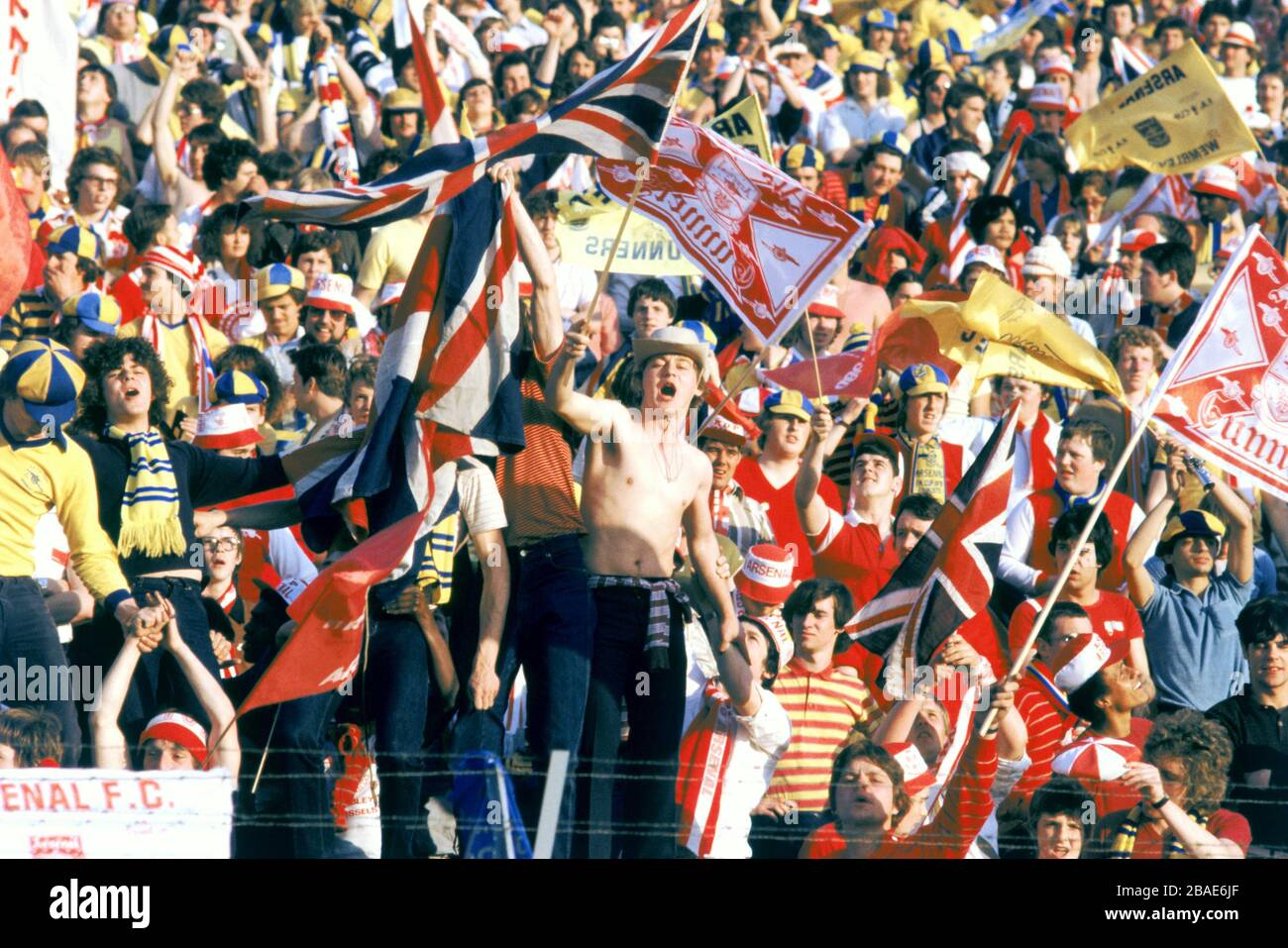 Arsenal fans singing hi-res stock photography and images - Alamy