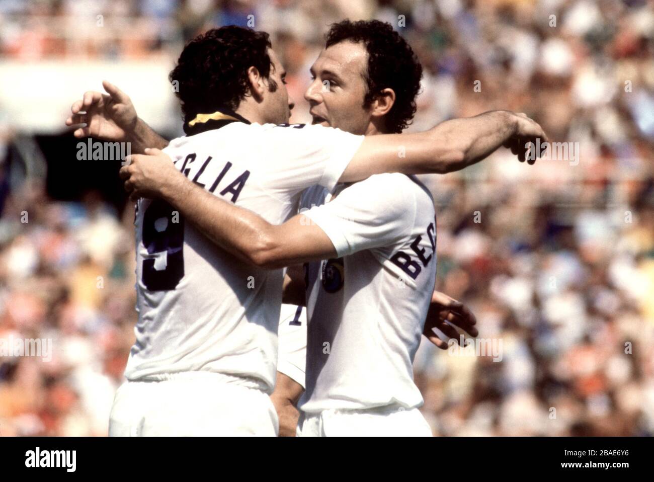 New York Cosmos' Giorgio Chinaglia (l) celebrates with Franz ... New York Cosmos' Giorgio Chinaglia (l) celebrates with Franz ...