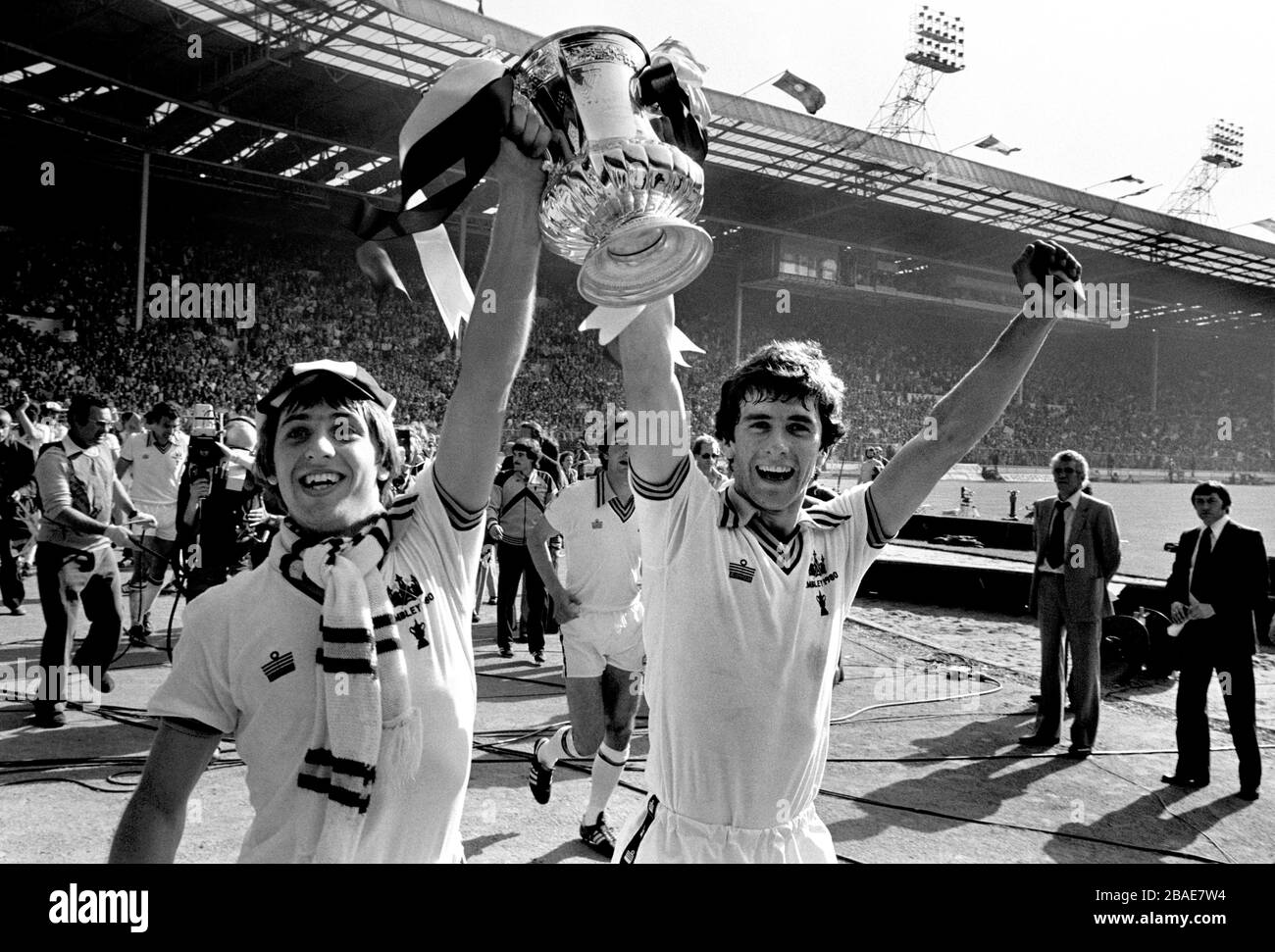 (L-R) West Ham United's Geoff Pike and Ray Stewart parade the FA Cup on ...