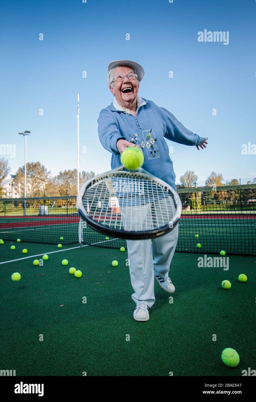 Tennis fit hi-res stock photography and images - Alamy