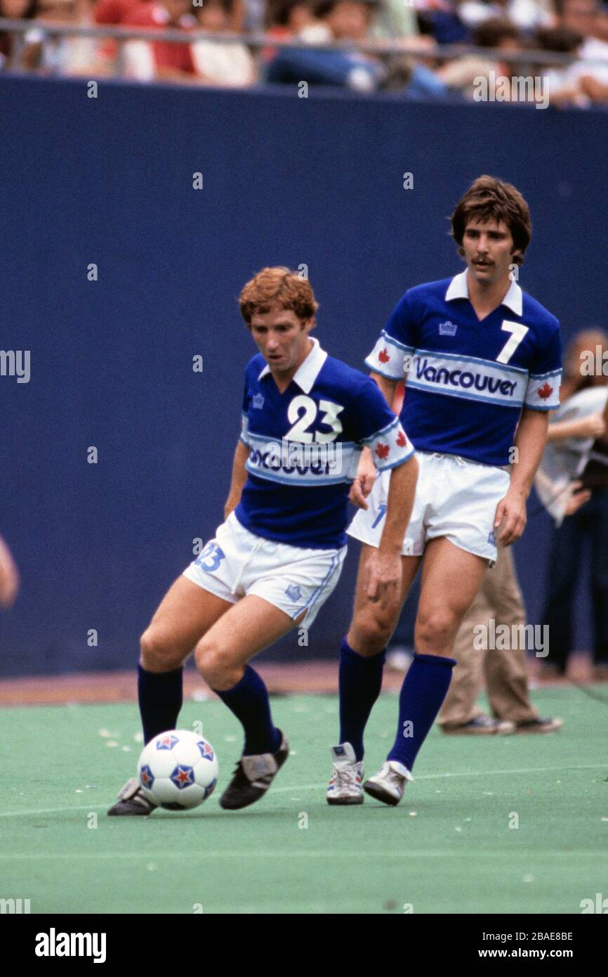 Alan Ball, Vancouver Whitecaps (l Stock Photo - Alamy