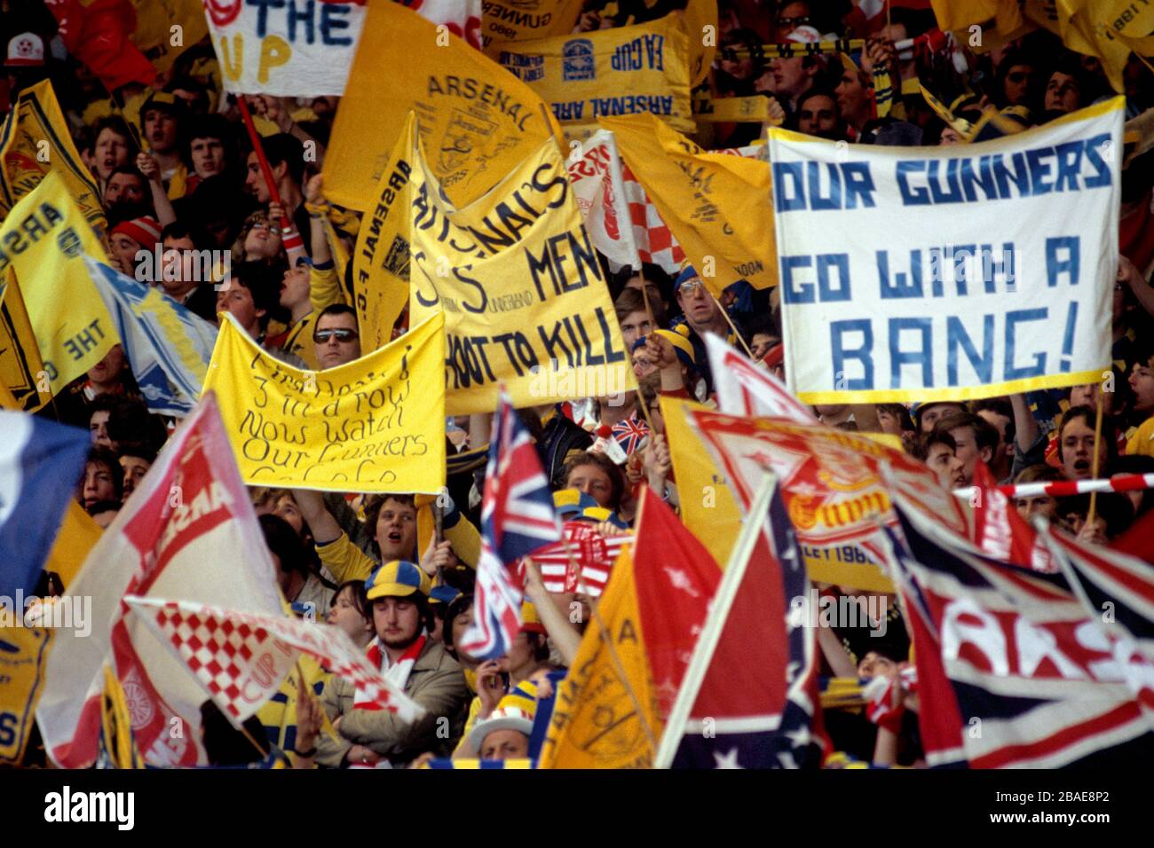 Crowd of football fans arsenal hi-res stock photography and images - Alamy