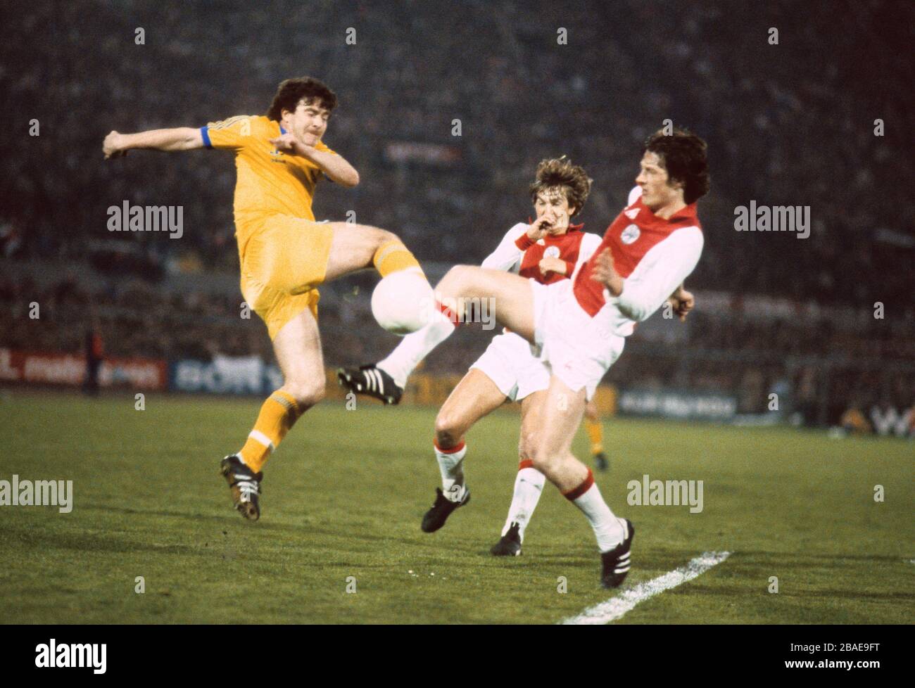 Larry Lloyd in action for Nottingham Forest (l Stock Photo - Alamy