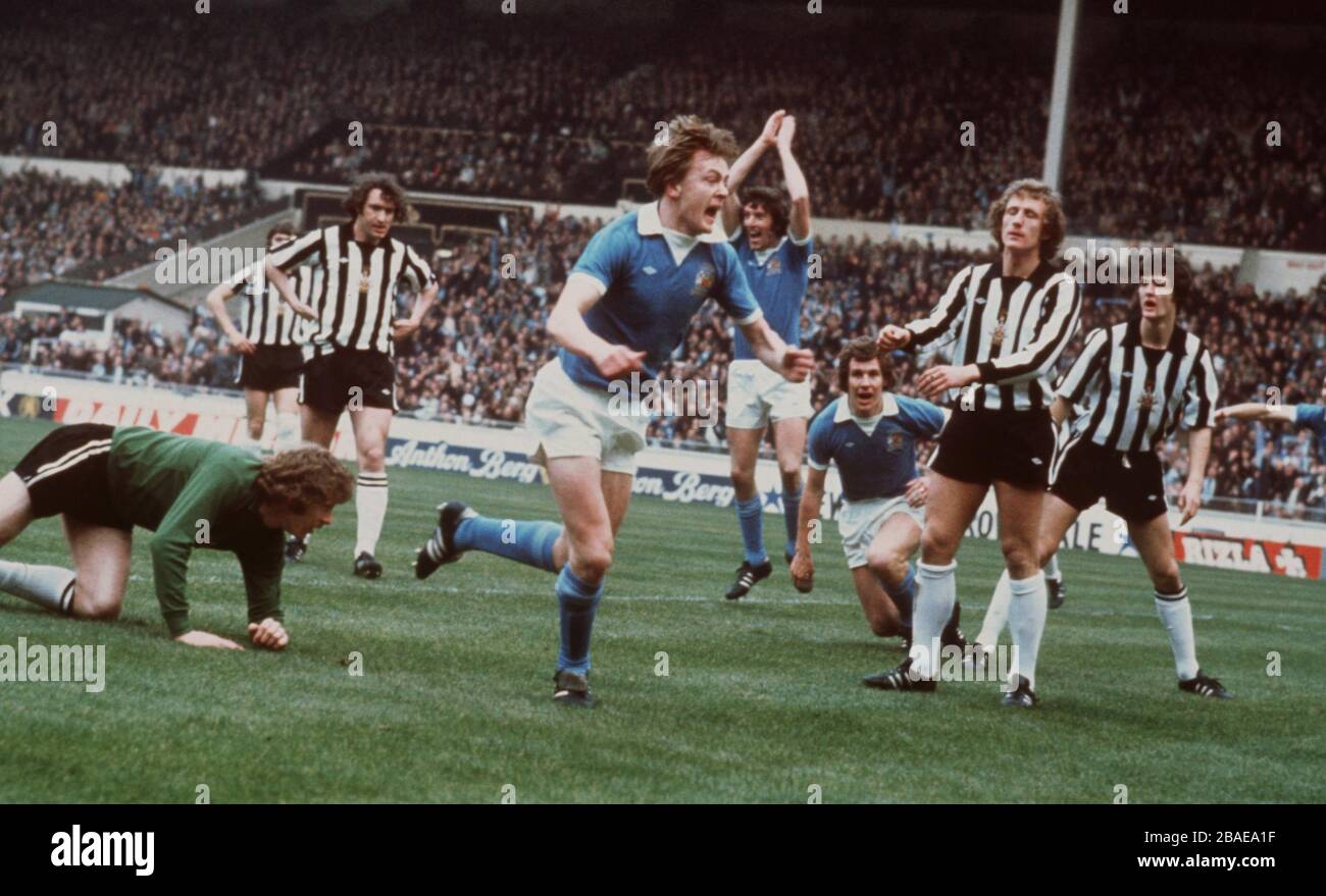 Manchester City's Peter Barnes celebrates scoring Stock Photo - Alamy