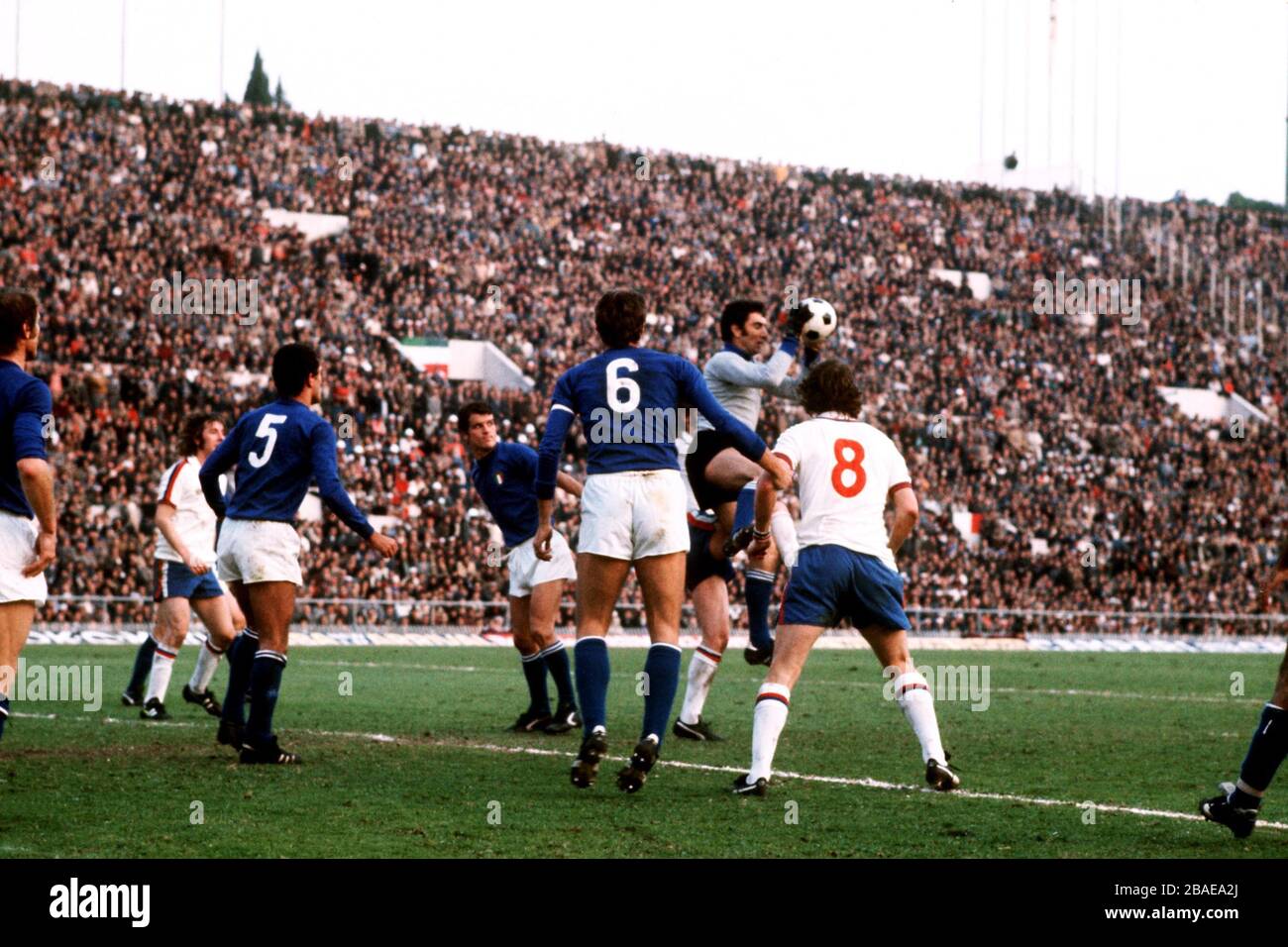 Italy Goalkeeper Dino Zoff catches the ball Stock Photo - Alamy
