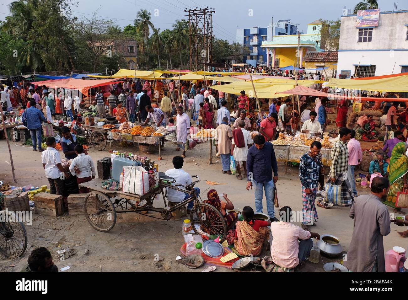 Weekly local market in Chunakhali village, West Bengal, India Stock ...